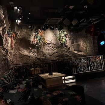 CAVEAU - Updated November 2025 - 73 Photos & 41 Reviews - 1 Cntr Plz ...