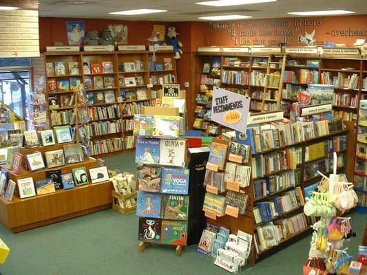 WELLESLEY BOOKS - Updated December 2025 - 20 Photos & 54 Reviews - 82 ...