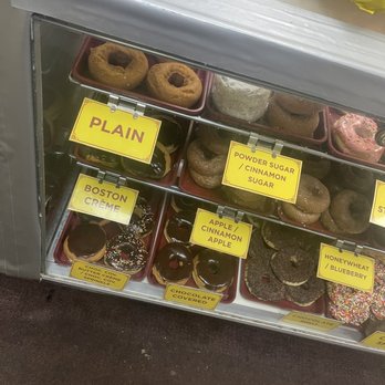 FLANDERS DONUT & BAKE SHOP - Updated January 2025 - 124 Photos & 169 ...