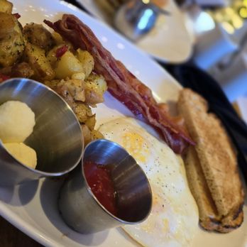 TRADE RESTAURANT & LOUNGE - Updated September 2025 - 41 Photos & 15 ...