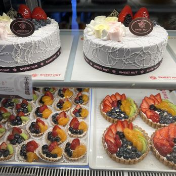 SWEET HUT BAKERY & CAFE - Updated December 2024 - 1907 Photos & 826 ...