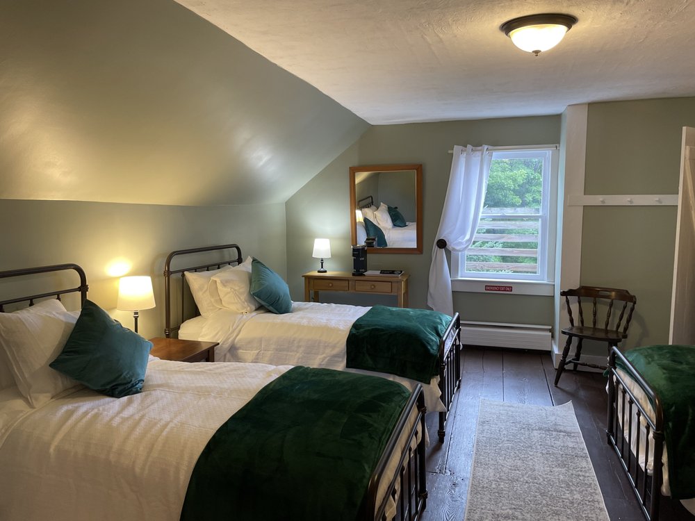 STONE HEARTH INN AND EATERY - Updated September 2025 - 21 Photos & 14 ...