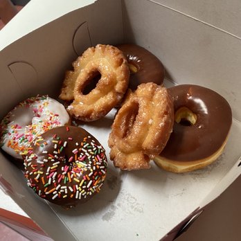 Donut Wheel - Takeout & Delivery - 36 Photos & 98 Reviews - Donuts ...