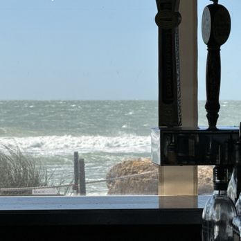 BEACH HOUSE WATERFRONT RESTAURANT - Updated September 2024 - 1610 ...