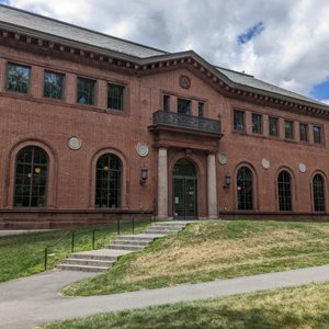 EMILY WILLISTON MEMORIAL LIBRARY - Updated December 2025 - 9 Park St ...