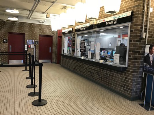 NJ TRANSIT METROPARK TRAIN STATION - 74 Photos & 56 Reviews - Train ...