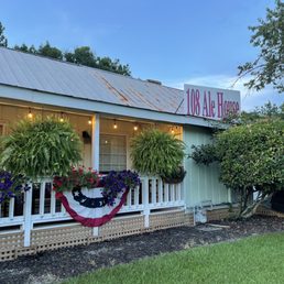 108 ALE HOUSE - Updated October 2025 - 139 Photos & 133 Reviews - 108 ...