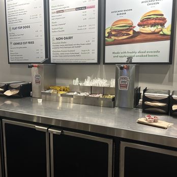 SHAKE SHACK KIERLAND COMMONS - Updated April 2025 - 332 Photos & 289 ...