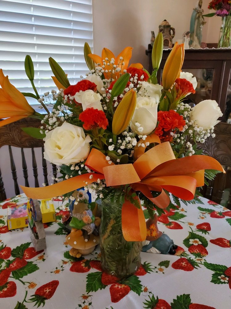 WALLACE FLOWERS & SON FLORISTS - Updated August 2025 - 27 Temple Ave ...