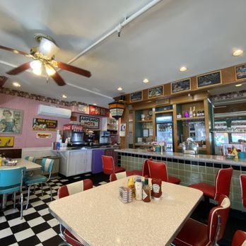 EDGARTOWN DINER - Updated July 2025 - 110 Photos & 107 Reviews - 65 ...