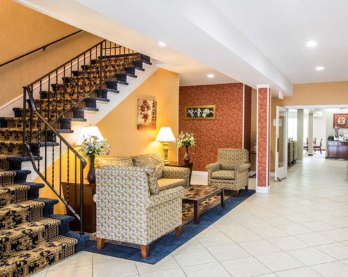 ECONO LODGE LAKES REGION - Updated December 2025 - 23 Photos & 24 ...