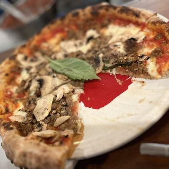 AMA PIZZA - Updated December 2024 - 502 Photos & 351 Reviews - 236 S ...