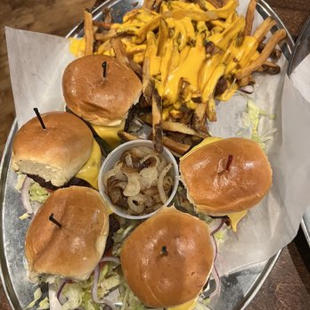 OUTPUT LOUNGE & SPORTS BAR - 246 Photos & 441 Reviews - 1758 W Grand ...