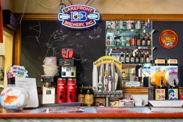 PIZZA SHUTTLE - 164 Photos & 355 Reviews - 1827 N Farwell Ave ...