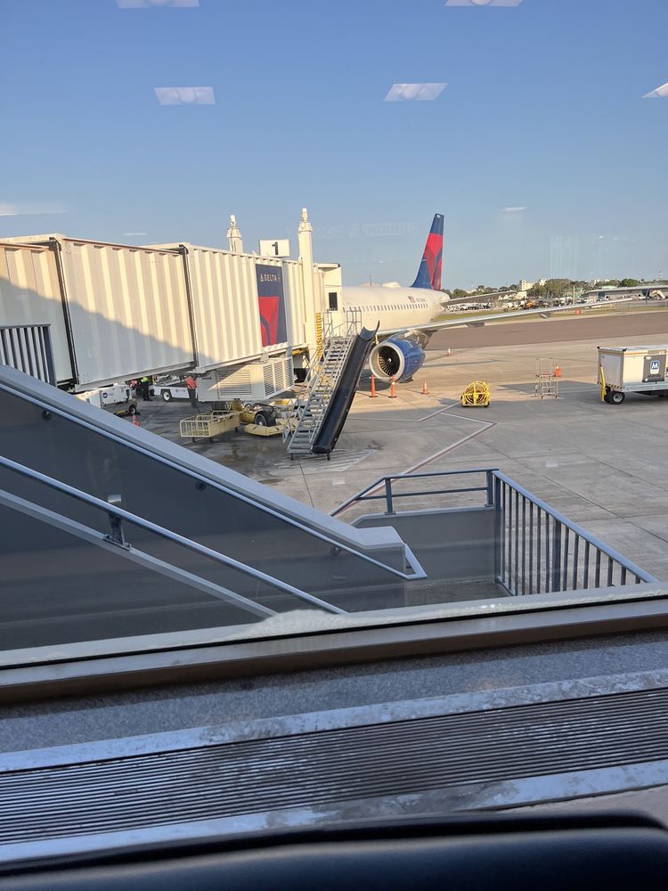 DELTA AIR LINES - Updated June 2024 - 36 Photos & 47 Reviews - 2800 N ...