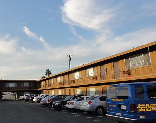 FULLERTON COURT APARTMENTS - Updated December 2025 - 17 Reviews - 8550 ...