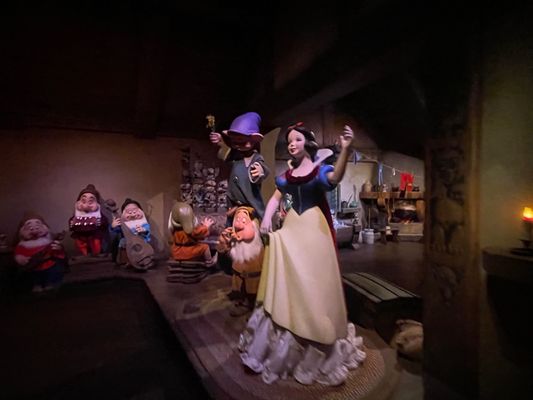 SNOW WHITE’S ENCHANTED WISH - 350 Photos & 125 Reviews - Disneyland ...