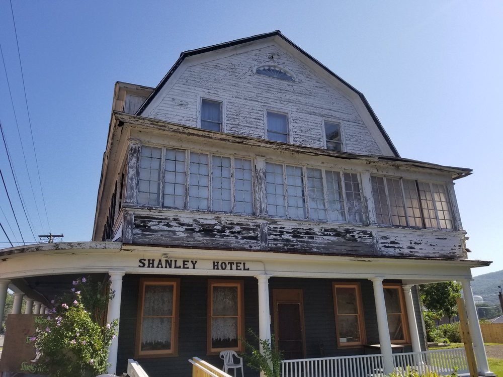 THE HAUNTED SHANLEY HOTEL - 83 Photos & 31 Reviews - Bed & Breakfast ...