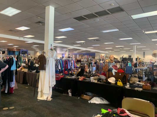 BERWYN VINTAGE FLEA MARKET - Updated June 2026 - 35 Photos & 32 Reviews ...