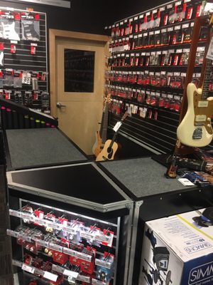 GUITAR CENTER - Updated December 2025 - 17 Photos & 12 Reviews - 935 ...