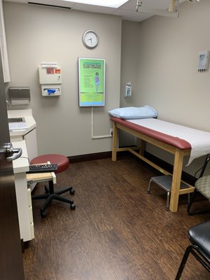 ELIZABETH SAMUEL, MD - Updated December 2025 - 15 Reviews - 4325 N ...