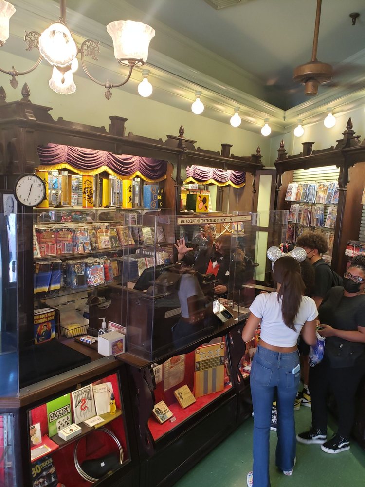 HOUDINI’S MAGIC SHOP - DISNEY LAND - Updated July 2025 - 1313 Disney Dr ...