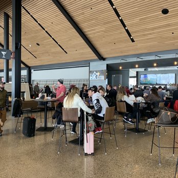 EAGLE COUNTY REGIONAL AIRPORT - EGE - Updated January 2025 - 106 Photos ...