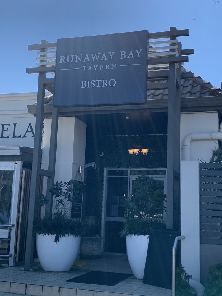 RUNAWAY BAY TAVERN - Sports Bars - Cnr Lae Dr & Morala Ave, Runaway Bay ...