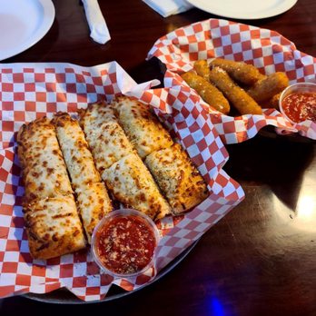 BOBBY G’S CHICAGO EATERY & SPORTS BAR - Updated December 2024 - 246 ...