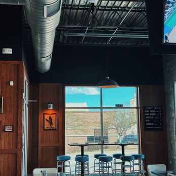 HANK’S GARAGE & GRILL - Updated May 2025 - 97 Photos & 31 Reviews ...