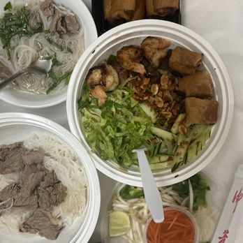 PHO WINN - Updated December 2025 - 32 Photos & 10 Reviews - 512 N Main ...