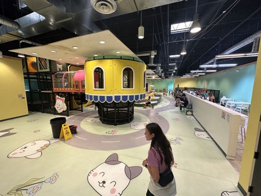 MOMI LAND - Updated October 2025 - 10 Photos - 310 S Hamilton Rd ...