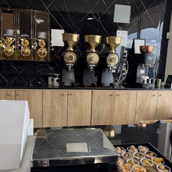 GOLDEN ROASTERY - Updated November 2025 - 283 Photos & 90 Reviews ...