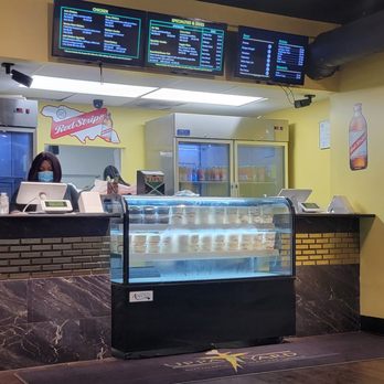 UPPA YARD - Updated May 2025 - 87 Photos & 137 Reviews - 4925 W Fond Du ...