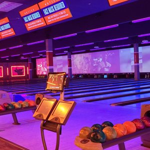 BOWLERO SOUTH SEATTLE - 65 Photos & 72 Reviews - Bowling - 100 Andover ...