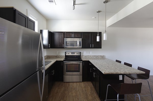 REDPOINT TEMPE - 76 Photos & 60 Reviews - Apartments - 708 S Lindon Ln ...
