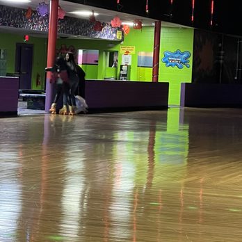 SKATELAND - Updated December 2025 - 35 Photos & 50 Reviews - 3902 N ...
