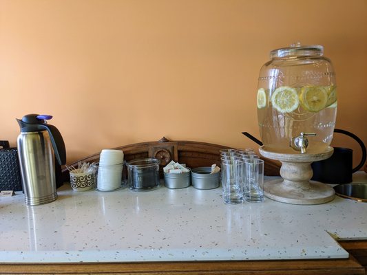 TEN TOES COFFEE HOUSE - Updated October 2025 - 25 Photos - 593 Bank St ...