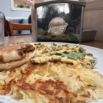 BREAKERS BREAKFAST, BRUNCH & LUNCH - Updated April 2025 - 985 Photos ...