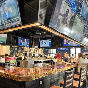 WALK-ONS SPORTS BISTREAUX - Updated October 2025 - 28 Photos & 15 ...