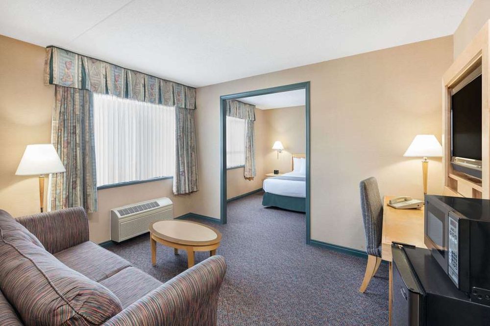 RAMADA PLAZA BY WYNDHAM PRINCE GEORGE - 39 Photos - Hotels - 444 George ...