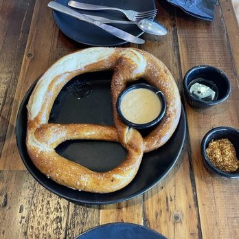 EDELWEISS PIZZA PUB PASTRIES - Updated May 2025 - 383 Photos & 172 ...