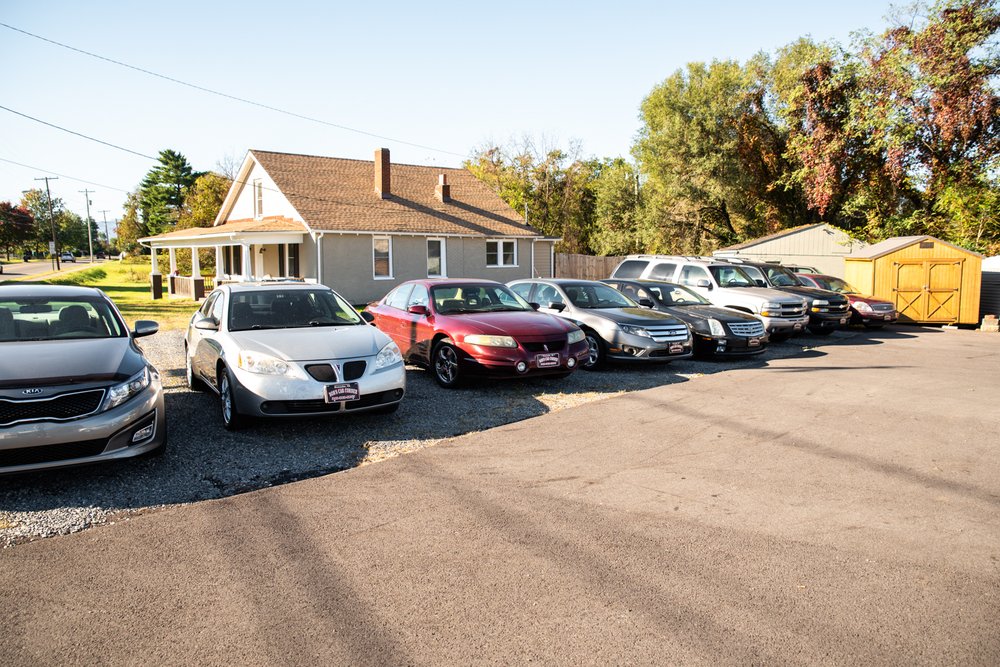 CAR CORNER - Updated December 2025 - 10 Photos - 2610 Cove Rd NW ...