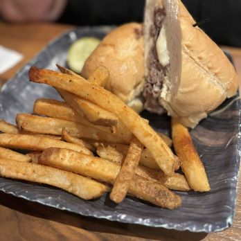 BULLWINKLES AT THE GALLERIA - Updated December 2025 - 93 Photos & 79 ...