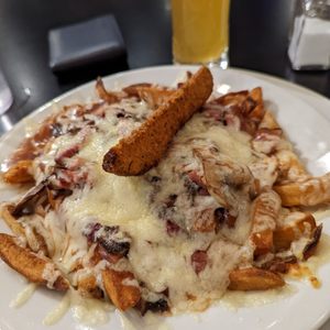 POUTINEVILLE - 633 Photos & 601 Reviews - 1365 Rue Ontario E, Montréal ...