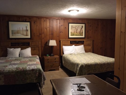 M-22 INN SUTTONS BAY - Updated September 2024 - 35 Photos & 20 Reviews - 4290 S W Bay Shore Dr ...