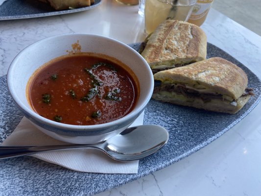 THE TABLE BISTRO - 101-2180 Gladwin Road, Abbotsford, British Columbia ...