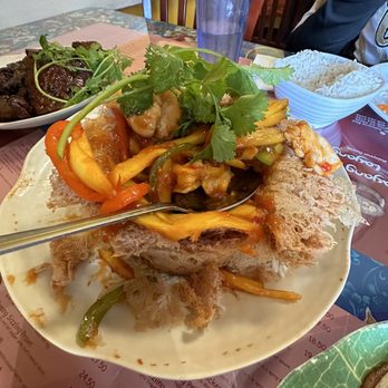 LAYANG LAYANG - 2500 Photos & 1130 Reviews - 181 W Calaveras Blvd ...