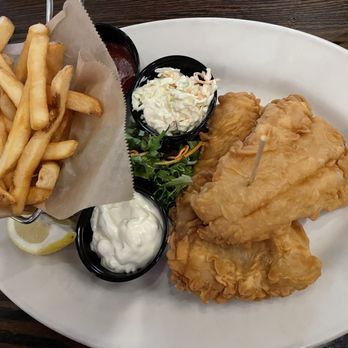 TABLE 9 - Updated January 2026 - 257 Photos & 398 Reviews - 92 Roa Hook ...