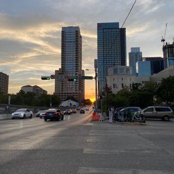 BATS UNDER THE CONGRESS AVENUE BRIDGE - Updated July 2024 - 767 Photos ...